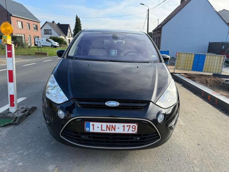 Black Ford S-Max 2011 in Taurage, with an engine capacity of 2.00 L and mileage of 253 thousand km for 5400 €, photo 5 on AUTOMOTO.COM.LV