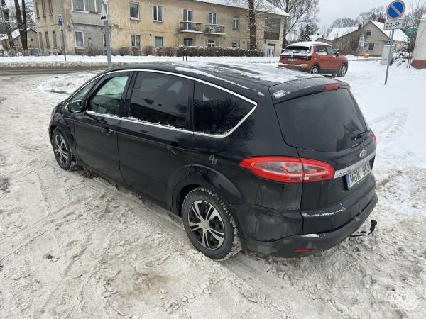 Black Ford S-Max 2011 in Trakai, with an engine capacity of 2.00 L and mileage of 266 thousand km for 2900 €, photo 4 on AUTOMOTO.COM.LV