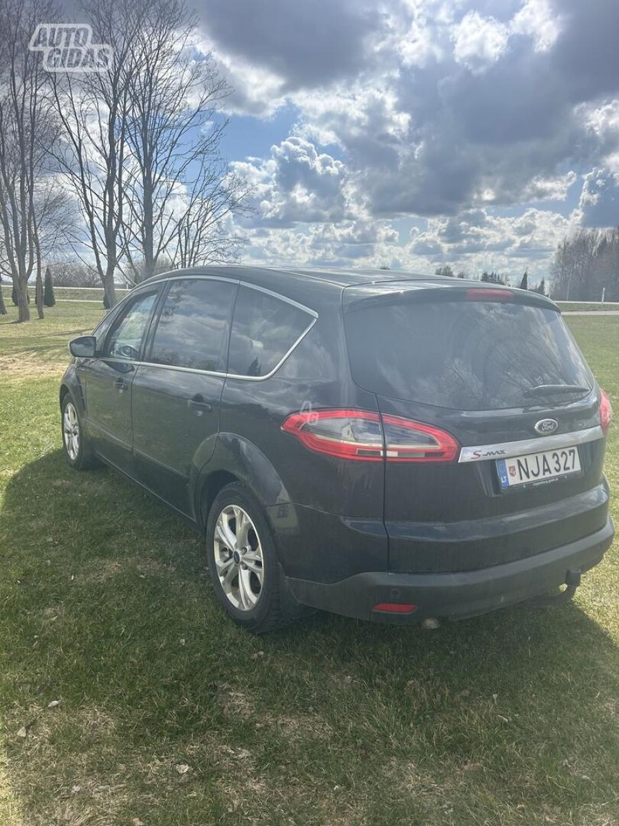 Black Ford S-Max 2011 in Panevezys, with an engine capacity of 2.00 L and mileage of 403 thousand km for 4950 €, photo 4 on AUTOMOTO.COM.LV
