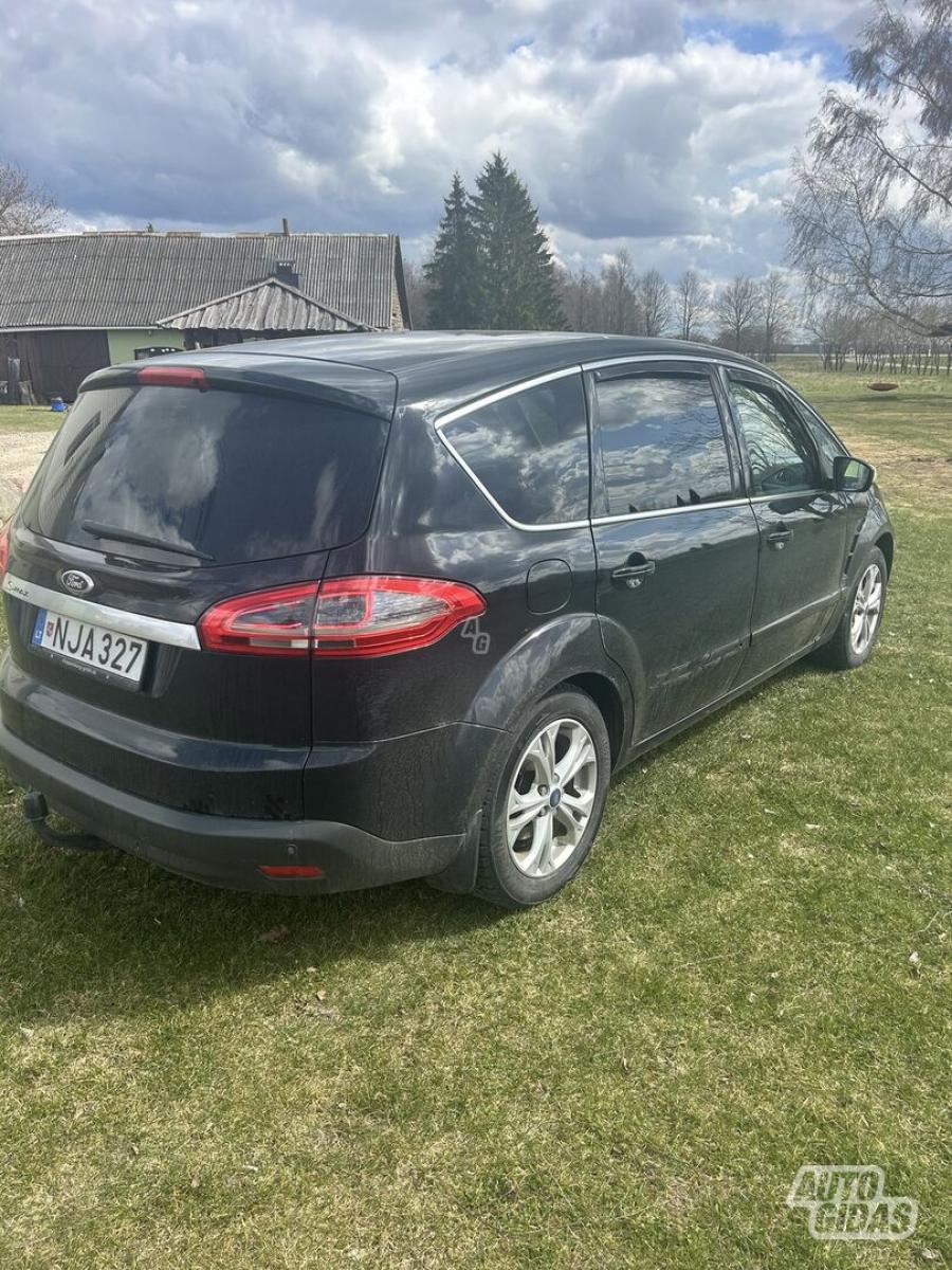 Black Ford S-Max 2011 in Panevezys, with an engine capacity of 2.00 L and mileage of 403 thousand km for 4950 €, photo 5 on AUTOMOTO.COM.LV