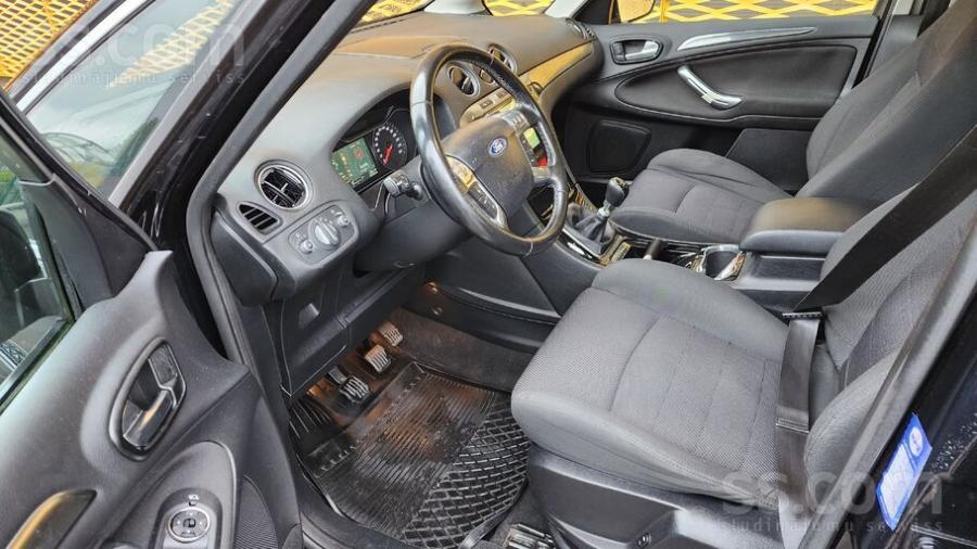 Black Ford S-Max 2011 in Ogre, with an engine capacity of 2.00 L and mileage of 249 thousand km for 5250 €, photo 16 on AUTOMOTO.COM.LV