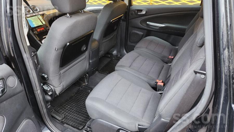 Black Ford S-Max 2011 in Ogre, with an engine capacity of 2.00 L and mileage of 249 thousand km for 5250 €, photo 17 on AUTOMOTO.COM.LV