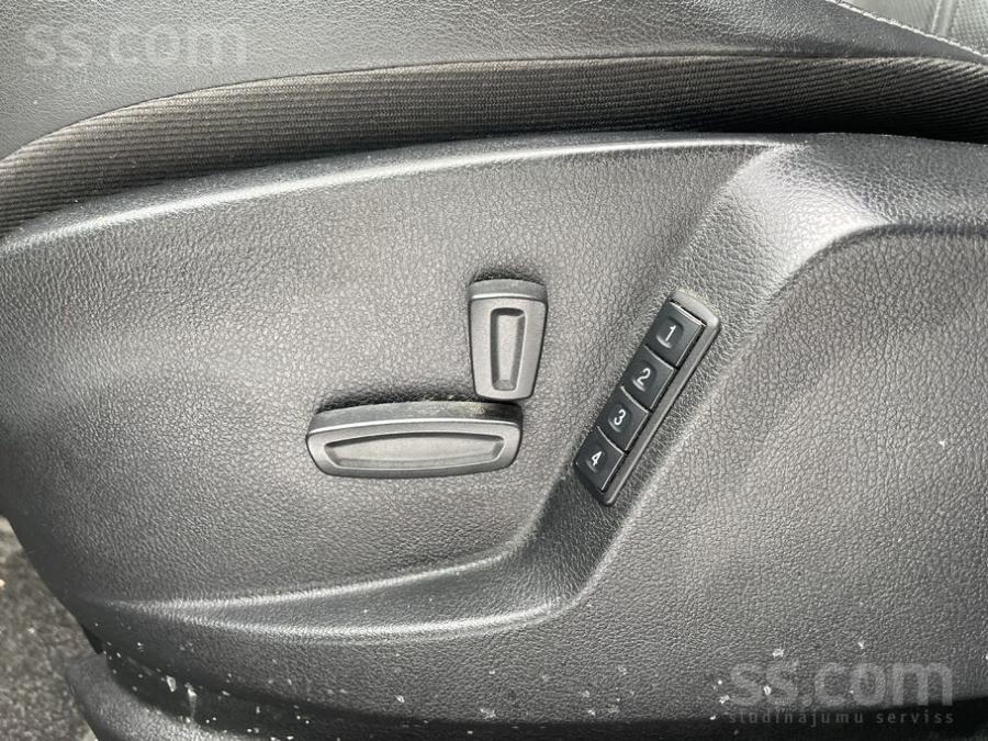 Melns Ford S-Max 2011 Rīga, ar dzinēja tilpumu 2.00 L un nobraukumu 360 tūkst. km par 5300 €, foto 15 vietnē AUTOMOTO.COM.LV