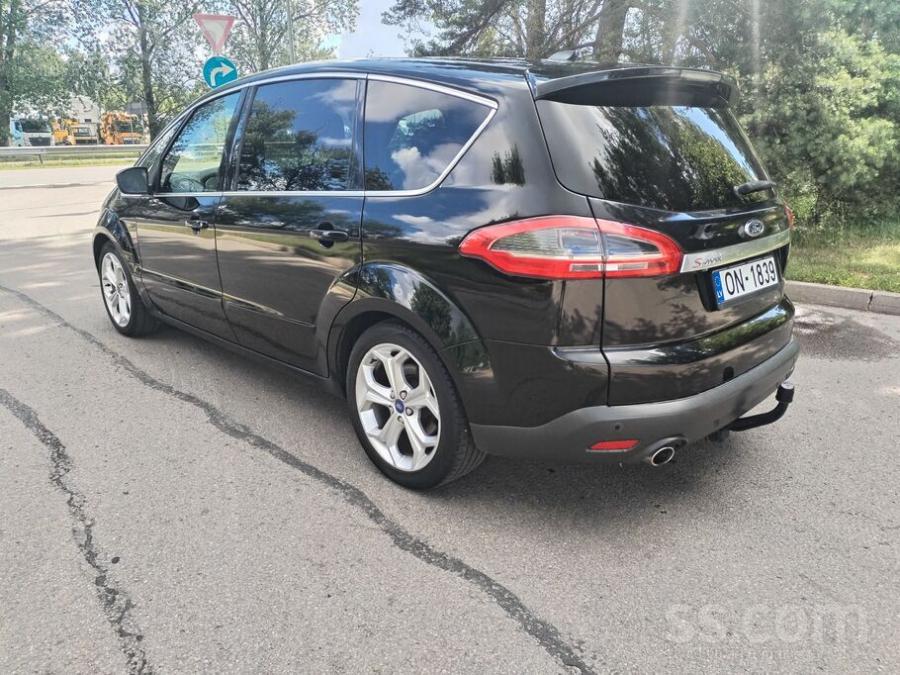 Black Ford S-Max 2011 in Riga, with an engine capacity of 2.20 L and mileage of 224 thousand km for 5650 €, photo 4 on AUTOMOTO.COM.LV