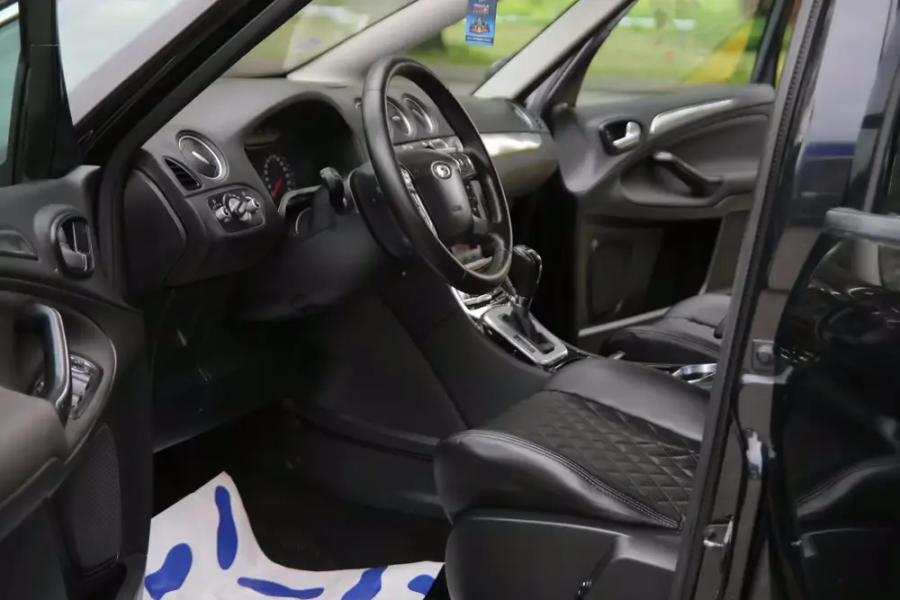 Black Ford S-Max 2011 in Riga, with an engine capacity of 2.00 L and mileage of 336 thousand km for 4390 €, photo 8 on AUTOMOTO.COM.LV