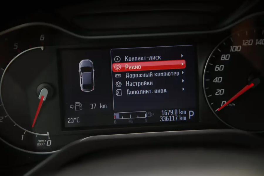 Black Ford S-Max 2011 in Riga, with an engine capacity of 2.00 L and mileage of 336 thousand km for 4390 €, photo 20 on AUTOMOTO.COM.LV