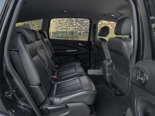 Melns Ford S-Max 2011 Jelgava, ar dzinēja tilpumu 2.20 L un nobraukumu 258 tūkst. km par 4800 €, foto 9 vietnē AUTOMOTO.COM.LV