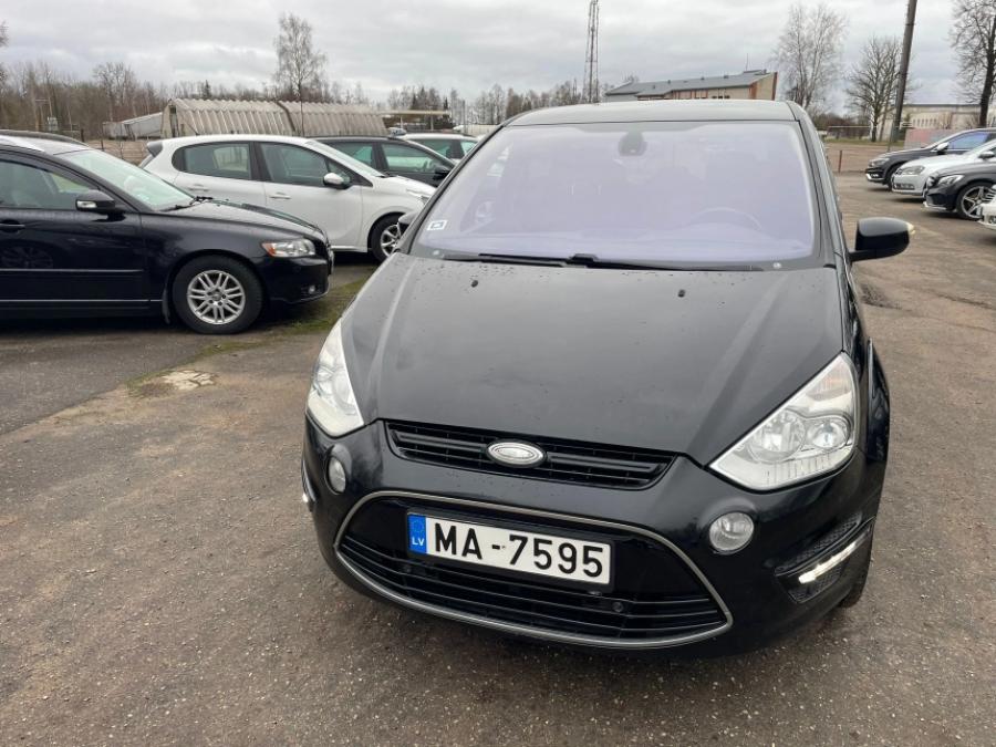 Black Ford S-Max 2011 in Riga, with an engine capacity of 2.00 L and mileage of 294 thousand km for 6250 €, photo 3 on AUTOMOTO.COM.LV