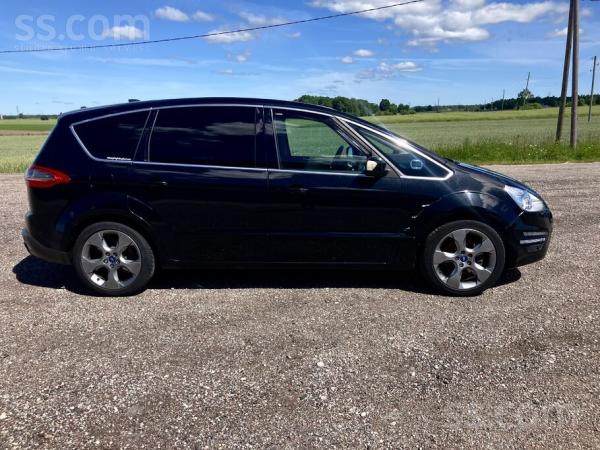 Black Ford S-Max 2011 in Talsi, with an engine capacity of 2.20 L and mileage of 235 thousand km for 6999 €, photo 2 on AUTOMOTO.COM.LV