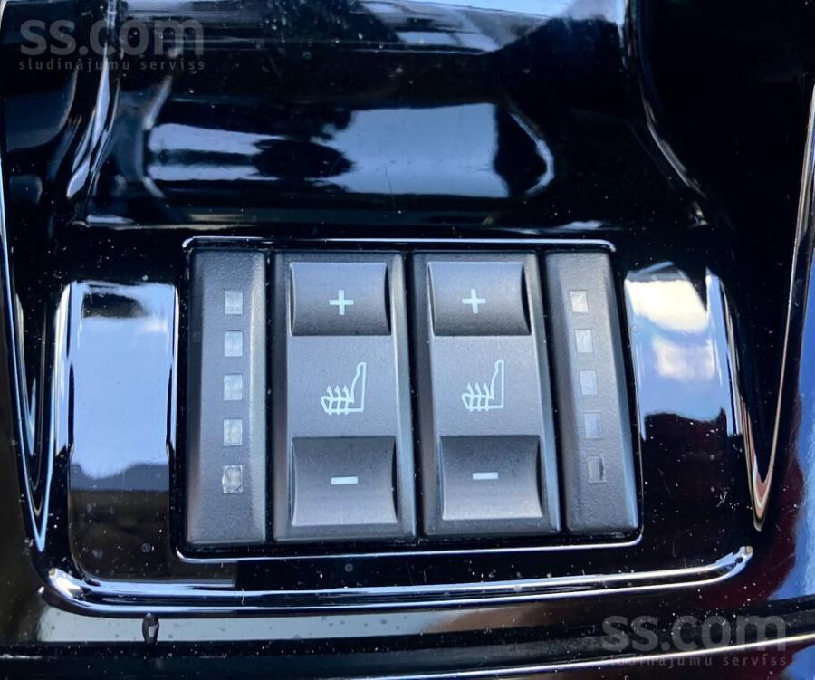 Black Ford S-Max 2011 in Talsi, with an engine capacity of 2.20 L and mileage of 235 thousand km for 6999 €, photo 11 on AUTOMOTO.COM.LV