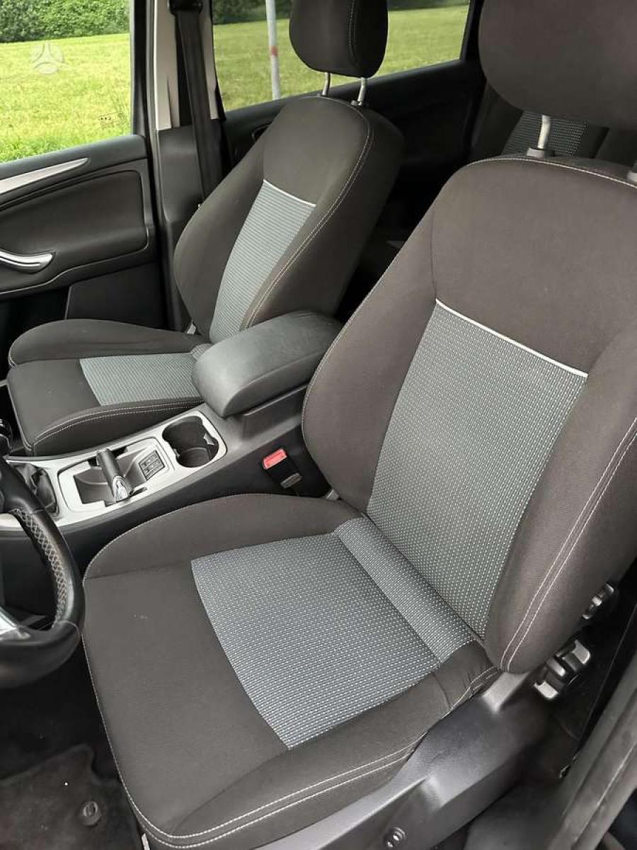 Black Ford S-Max 2011 in Kaunas, with an engine capacity of 2.00 L and mileage of 392 thousand km for 3699 €, photo 26 on AUTOMOTO.COM.LV