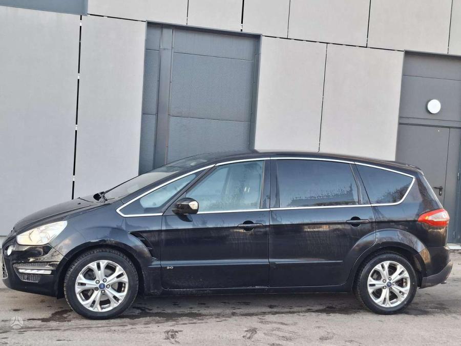 Black Ford S-Max 2011 in Silute, with an engine capacity of 2.00 L and mileage of 200 thousand km for 2000 €, photo 7 on AUTOMOTO.COM.LV