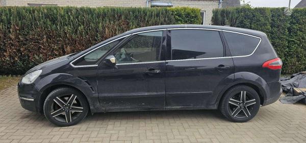 Black Ford S-Max 2011 in Kaunas, with an engine capacity of 2.00 L and mileage of 300 thousand km for 1100 €, photo 2 on AUTOMOTO.COM.LV