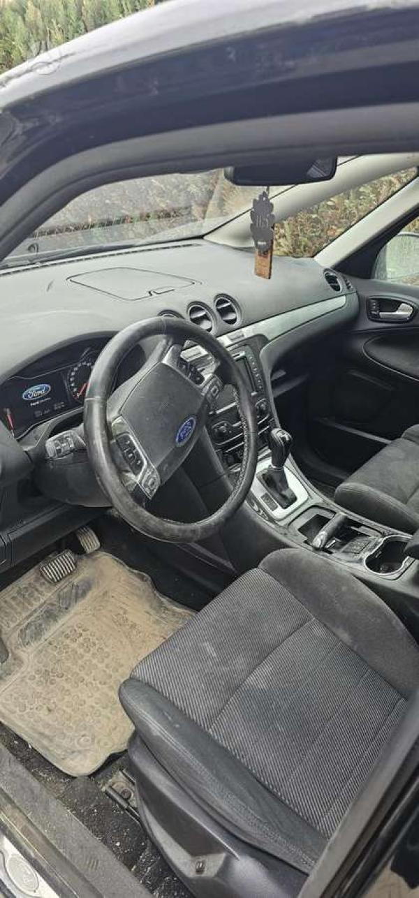 Black Ford S-Max 2011 in Kaunas, with an engine capacity of 2.00 L and mileage of 300 thousand km for 1100 €, photo 6 on AUTOMOTO.COM.LV