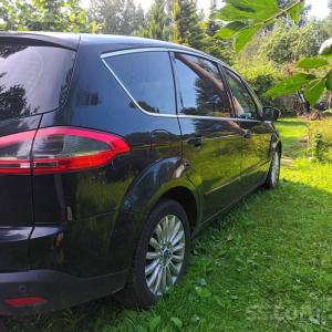 Black Ford S-Max 2011 in Riga, with an engine capacity of 2.00 L and mileage of 263 thousand km for 3600 €, photo 4 on AUTOMOTO.COM.LV