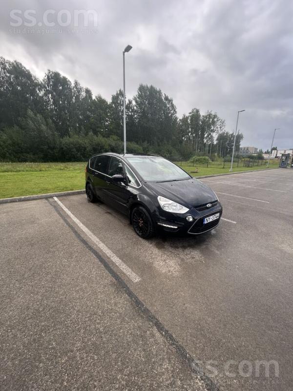 Black Ford S-Max 2011 in Aizkraukle, with an engine capacity of 2.00 L and mileage of 261 thousand km for 6200 €, photo 3 on AUTOMOTO.COM.LV