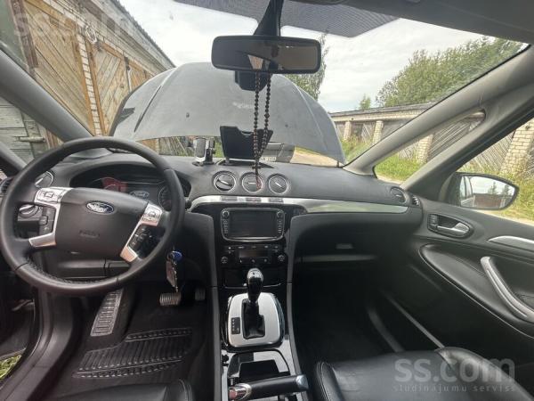 Black Ford S-Max 2011 in Aizkraukle, with an engine capacity of 2.00 L and mileage of 261 thousand km for 6200 €, photo 7 on AUTOMOTO.COM.LV