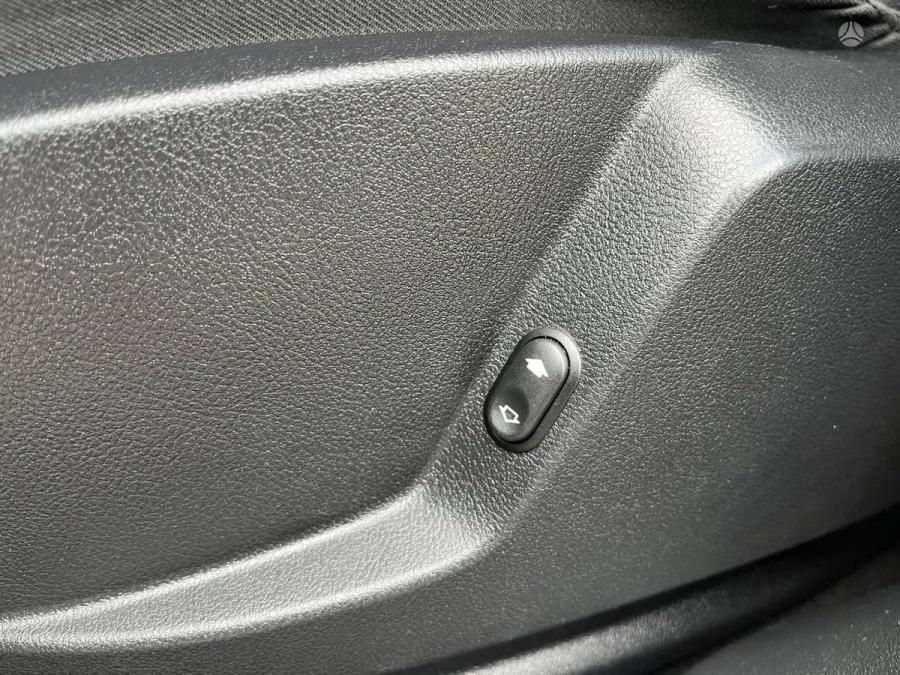 Black Ford S-Max 2011 in Jonava, with an engine capacity of 2.20 L and mileage of 195 thousand km for 5350 €, photo 28 on AUTOMOTO.COM.LV