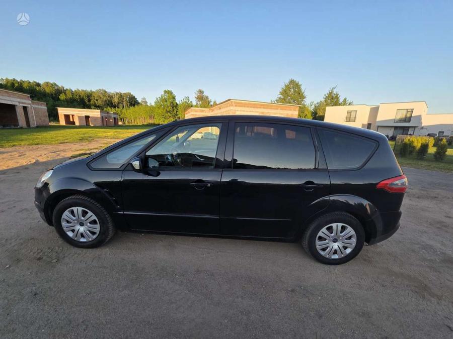 Black Ford S-Max 2011 in Jonava, with an engine capacity of 2.00 L and mileage of 335 thousand km for 3800 €, photo 6 on AUTOMOTO.COM.LV