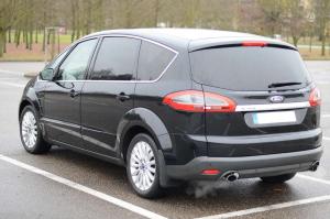 Black Ford S-Max 2011 in Panevezys, with an engine capacity of 2.00 L and mileage of 181 thousand km for 5600 €, photo 6 on AUTOMOTO.COM.LV