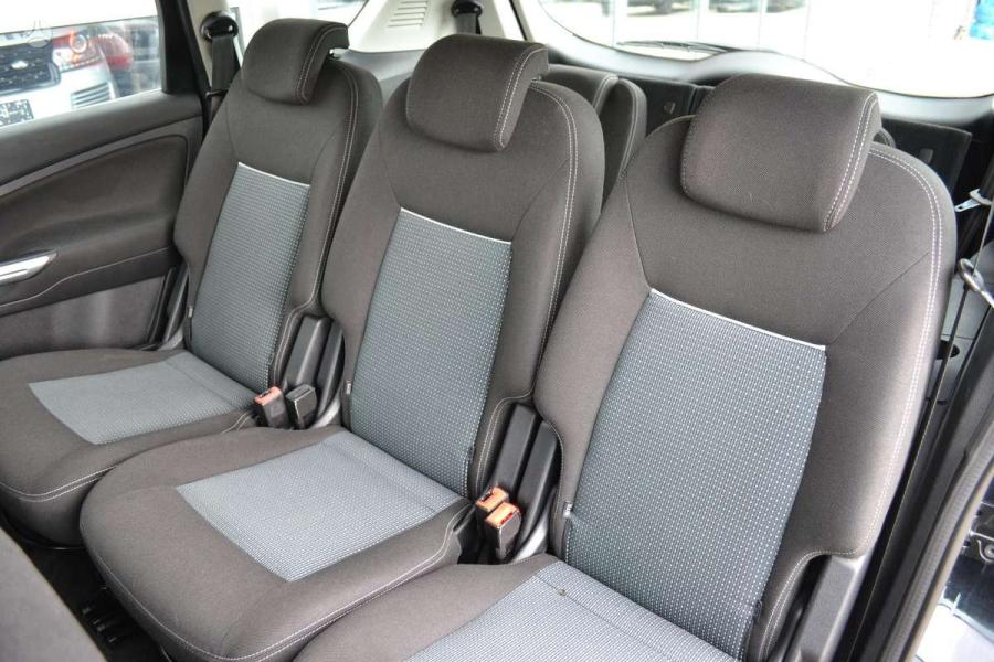 Black Ford S-Max 2011 in Vilnius, with an engine capacity of 2.00 L and mileage of 273 thousand km for 5000 €, photo 23 on AUTOMOTO.COM.LV