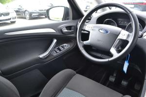 Black Ford S-Max 2011 in Vilnius, with an engine capacity of 2.00 L and mileage of 273 thousand km for 5000 €, photo 32 on AUTOMOTO.COM.LV