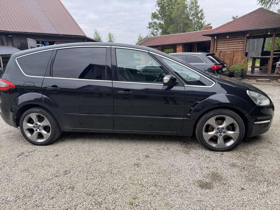 Black Ford S-Max 2011 in Pasvalys, with an engine capacity of 2.00 L and mileage of 276 thousand km for 2600 €, photo 4 on AUTOMOTO.COM.LV