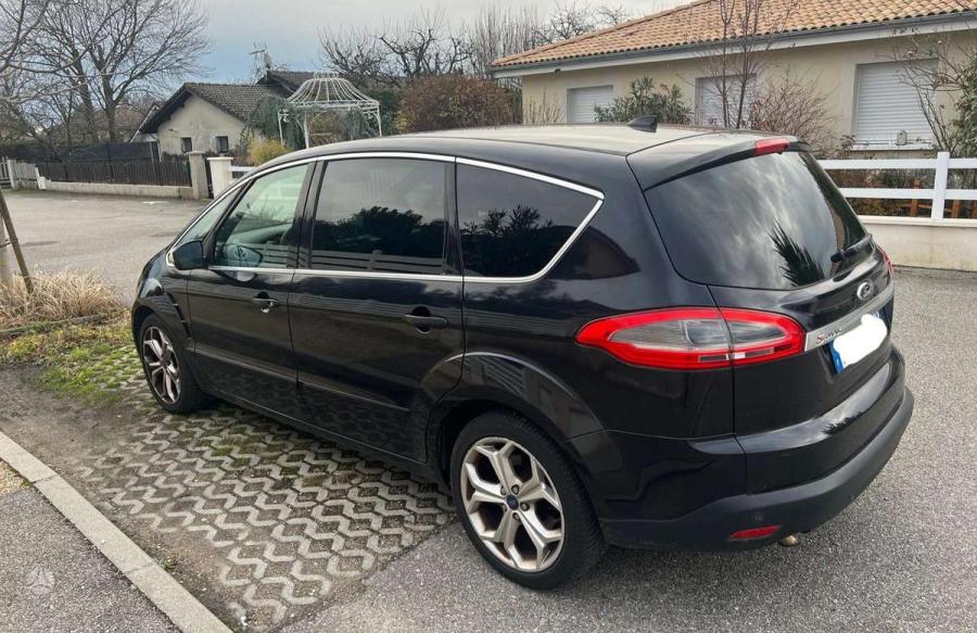 Black Ford S-Max 2012 in Taurage, with an engine capacity of 2.00 L and mileage of 230 thousand km for 3600 €, photo 4 on AUTOMOTO.COM.LV