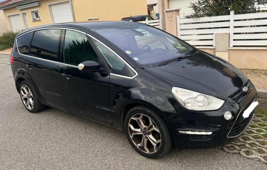 Black Ford S-Max 2012 in Taurage, with an engine capacity of 2.00 L and mileage of 230 thousand km for 3600 €, photo 5 on AUTOMOTO.COM.LV