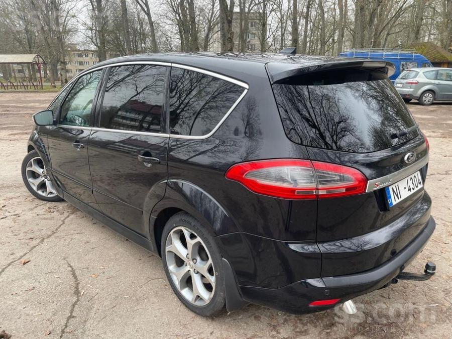 Black Ford S-Max 2012 in Ogre, with an engine capacity of 2.00 L and mileage of 322 thousand km for 5500 €, photo 3 on AUTOMOTO.COM.LV
