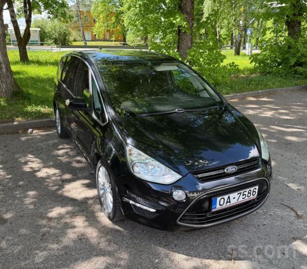 Black Ford S-Max 2012 in Ogre, with an engine capacity of 1.60 L and mileage of 277 thousand km for 4990 €, photo 3 on AUTOMOTO.COM.LV