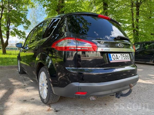 Black Ford S-Max 2012 in Ogre, with an engine capacity of 1.60 L and mileage of 277 thousand km for 4990 €, photo 4 on AUTOMOTO.COM.LV
