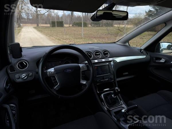 Black Ford S-Max 2012 in Ogre, with an engine capacity of 1.60 L and mileage of 277 thousand km for 4990 €, photo 6 on AUTOMOTO.COM.LV