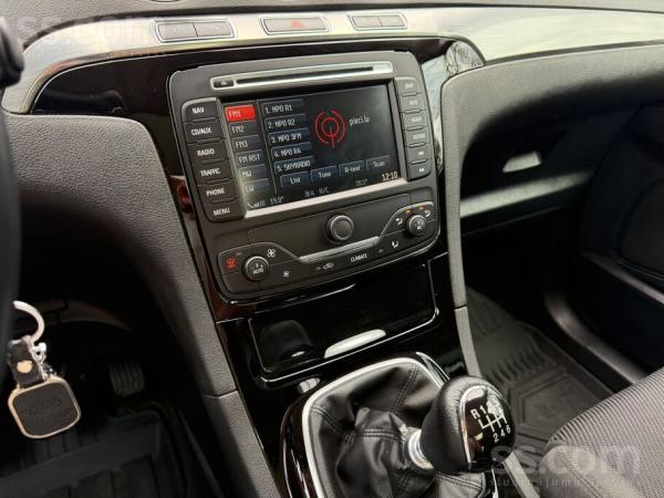 Black Ford S-Max 2012 in Ogre, with an engine capacity of 1.60 L and mileage of 277 thousand km for 4990 €, photo 7 on AUTOMOTO.COM.LV
