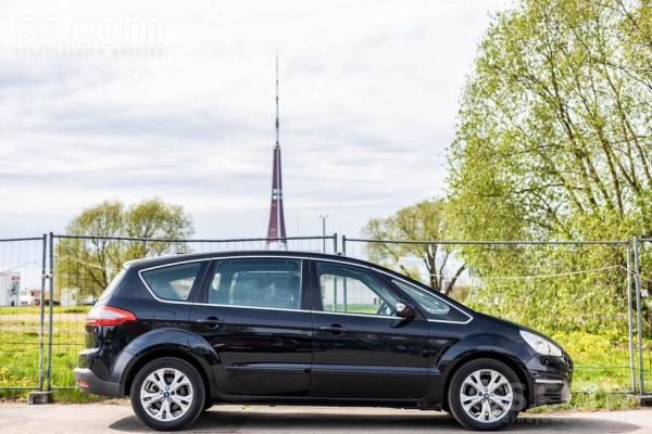 Black Ford S-Max 2012 in Riga, with an engine capacity of 2.00 L and mileage of 350 thousand km for 5790 €, photo 5 on AUTOMOTO.COM.LV