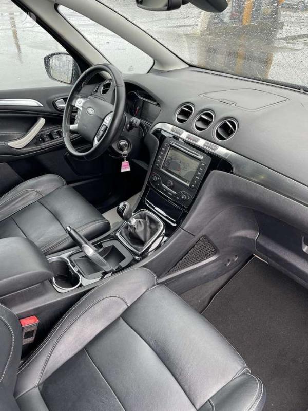 Black Ford S-Max 2012 in Panevezys, with an engine capacity of 2.00 L and mileage of 324 thousand km for 4750 €, photo 10 on AUTOMOTO.COM.LV