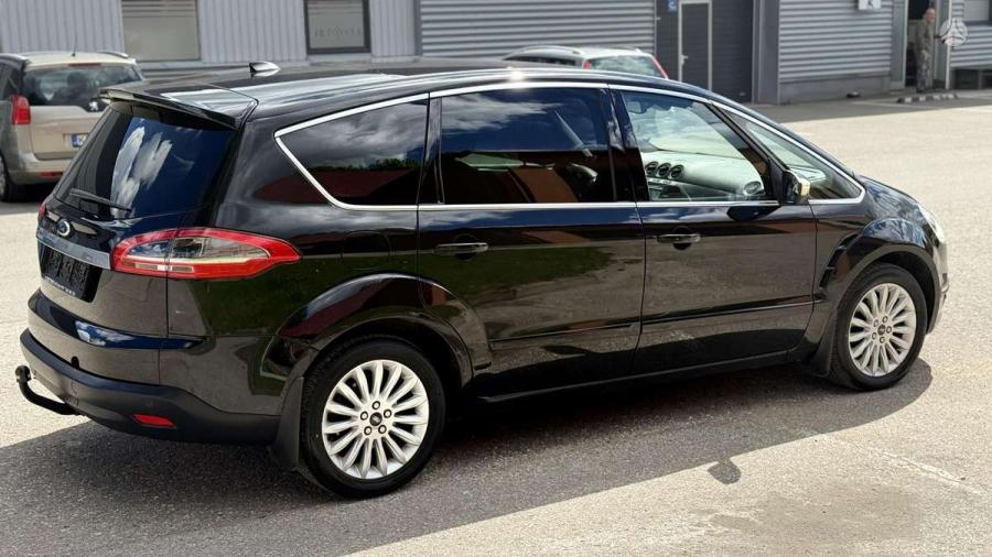 Black Ford S-Max 2012 in Panevezys, with an engine capacity of 2.00 L and mileage of 250 thousand km for 5500 €, photo 9 on AUTOMOTO.COM.LV