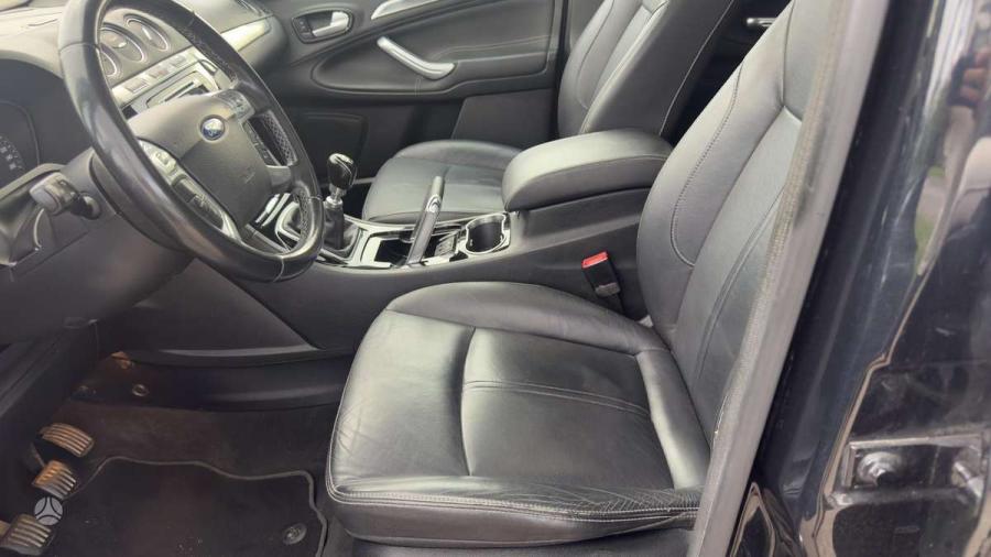 Black Ford S-Max 2012 in Panevezys, with an engine capacity of 2.00 L and mileage of 250 thousand km for 5500 €, photo 32 on AUTOMOTO.COM.LV