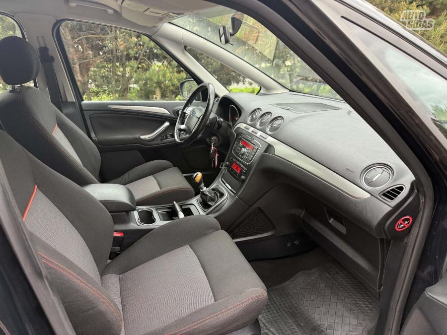 Black Ford S-Max 2012 in Mazeikiai, with an engine capacity of 2.00 L and mileage of 268 thousand km for 4500 €, photo 33 on AUTOMOTO.COM.LV