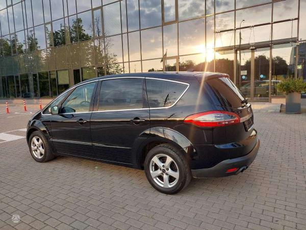 Black Ford S-Max 2012 in Kaunas, with an engine capacity of 2.20 L and mileage of 278 thousand km for 4990 €, photo 1 on AUTOMOTO.COM.LV