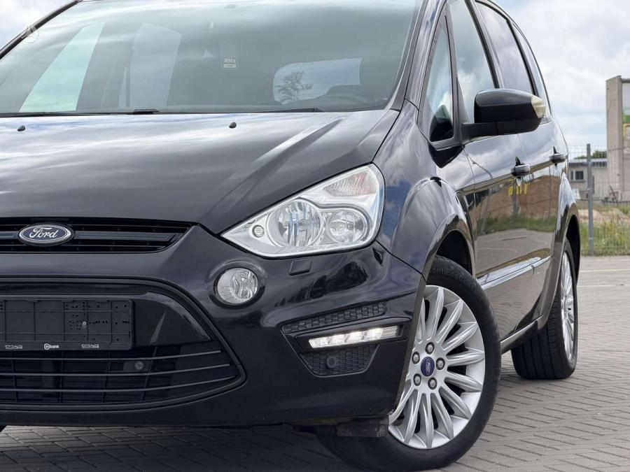 Black Ford S-Max 2012 in Taurage, with an engine capacity of 2.00 L and mileage of 299 thousand km for 4900 €, photo 4 on AUTOMOTO.COM.LV