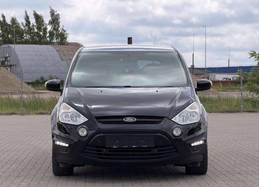 Black Ford S-Max 2012 in Taurage, with an engine capacity of 2.00 L and mileage of 299 thousand km for 4900 €, photo 5 on AUTOMOTO.COM.LV
