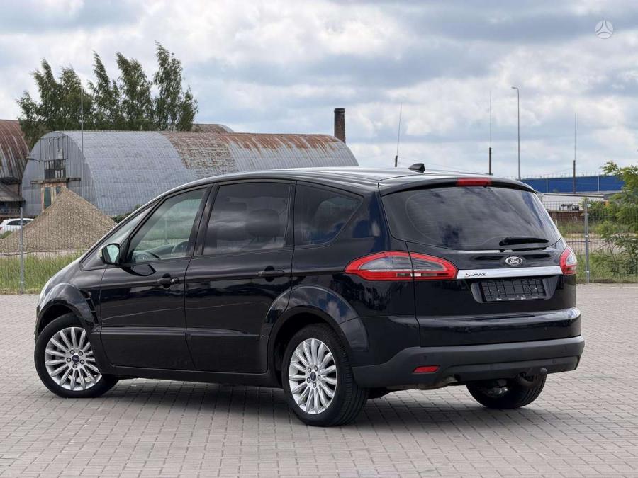 Black Ford S-Max 2012 in Taurage, with an engine capacity of 2.00 L and mileage of 299 thousand km for 4900 €, photo 8 on AUTOMOTO.COM.LV