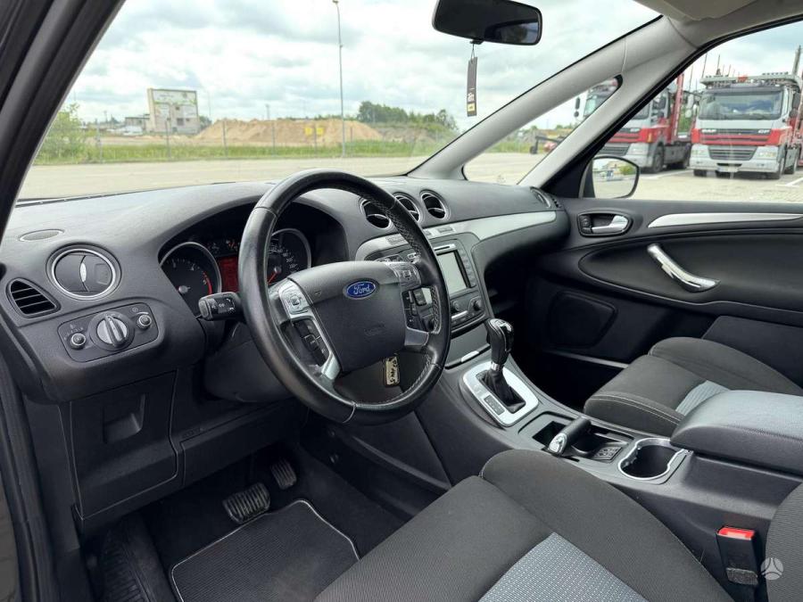 Black Ford S-Max 2012 in Taurage, with an engine capacity of 2.00 L and mileage of 299 thousand km for 4900 €, photo 13 on AUTOMOTO.COM.LV