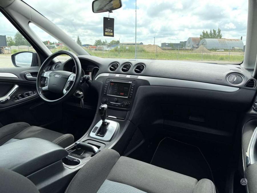 Black Ford S-Max 2012 in Taurage, with an engine capacity of 2.00 L and mileage of 299 thousand km for 4900 €, photo 16 on AUTOMOTO.COM.LV