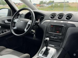 Black Ford S-Max 2012 in Taurage, with an engine capacity of 2.00 L and mileage of 299 thousand km for 4900 €, photo 17 on AUTOMOTO.COM.LV