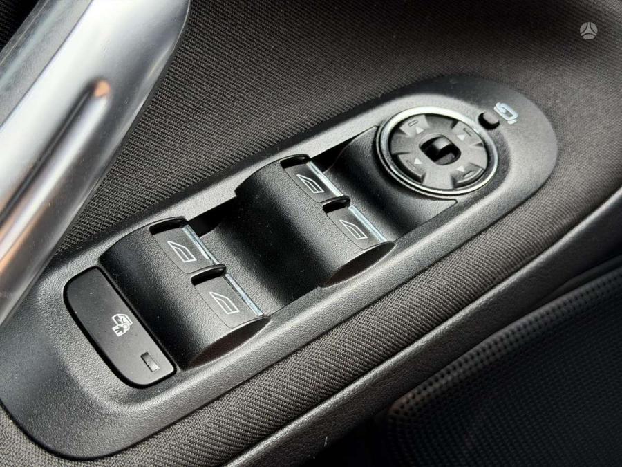 Black Ford S-Max 2012 in Taurage, with an engine capacity of 2.00 L and mileage of 299 thousand km for 4900 €, photo 25 on AUTOMOTO.COM.LV