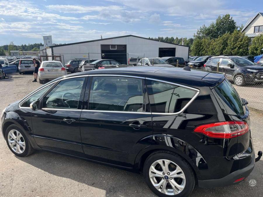 Black Ford S-Max 2012 in Utena, with an engine capacity of 2.00 L and mileage of 244 thousand km for 4850 €, photo 4 on AUTOMOTO.COM.LV