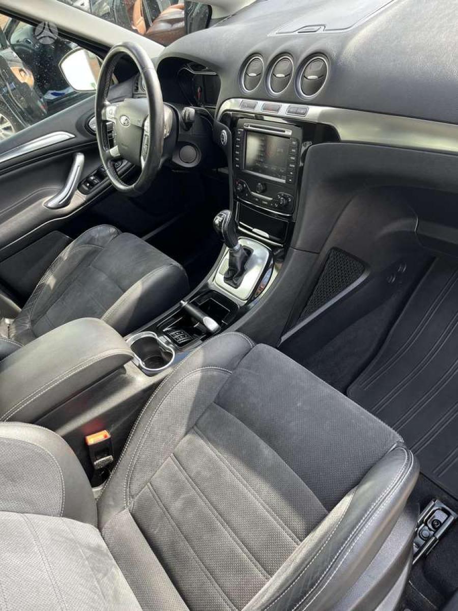 Black Ford S-Max 2012 in Utena, with an engine capacity of 2.00 L and mileage of 244 thousand km for 4850 €, photo 9 on AUTOMOTO.COM.LV