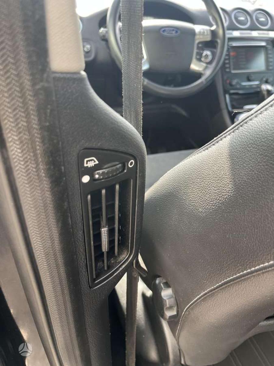 Black Ford S-Max 2012 in Utena, with an engine capacity of 2.00 L and mileage of 244 thousand km for 4850 €, photo 15 on AUTOMOTO.COM.LV